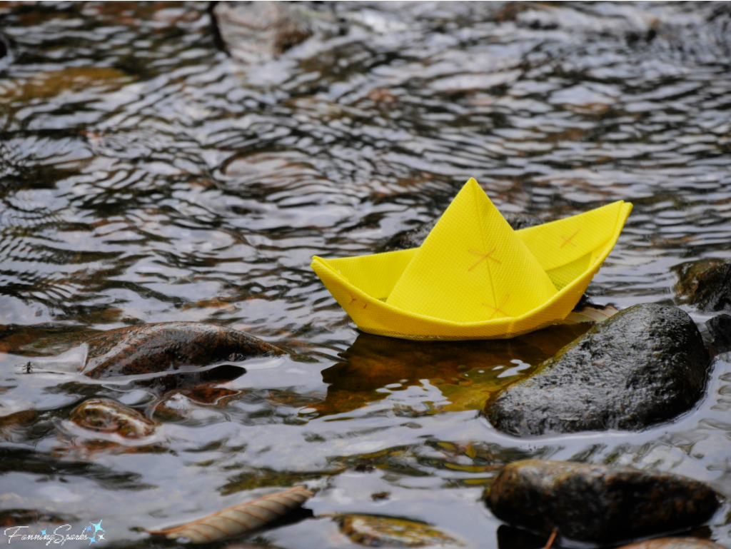 Paper Boats – Hole In The Hedgerow